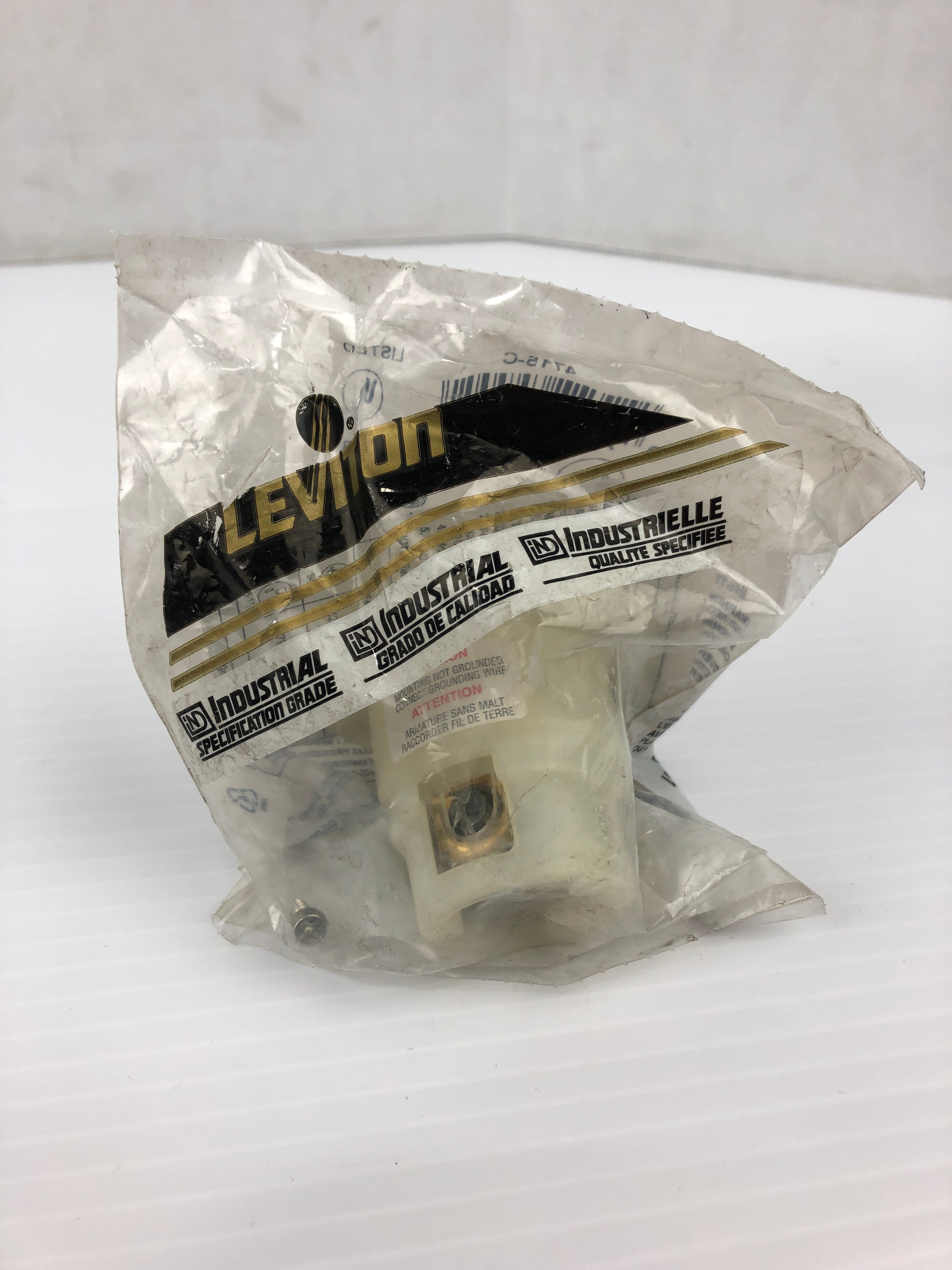 Leviton 4715-C Twist Lock Flanged Receptacle