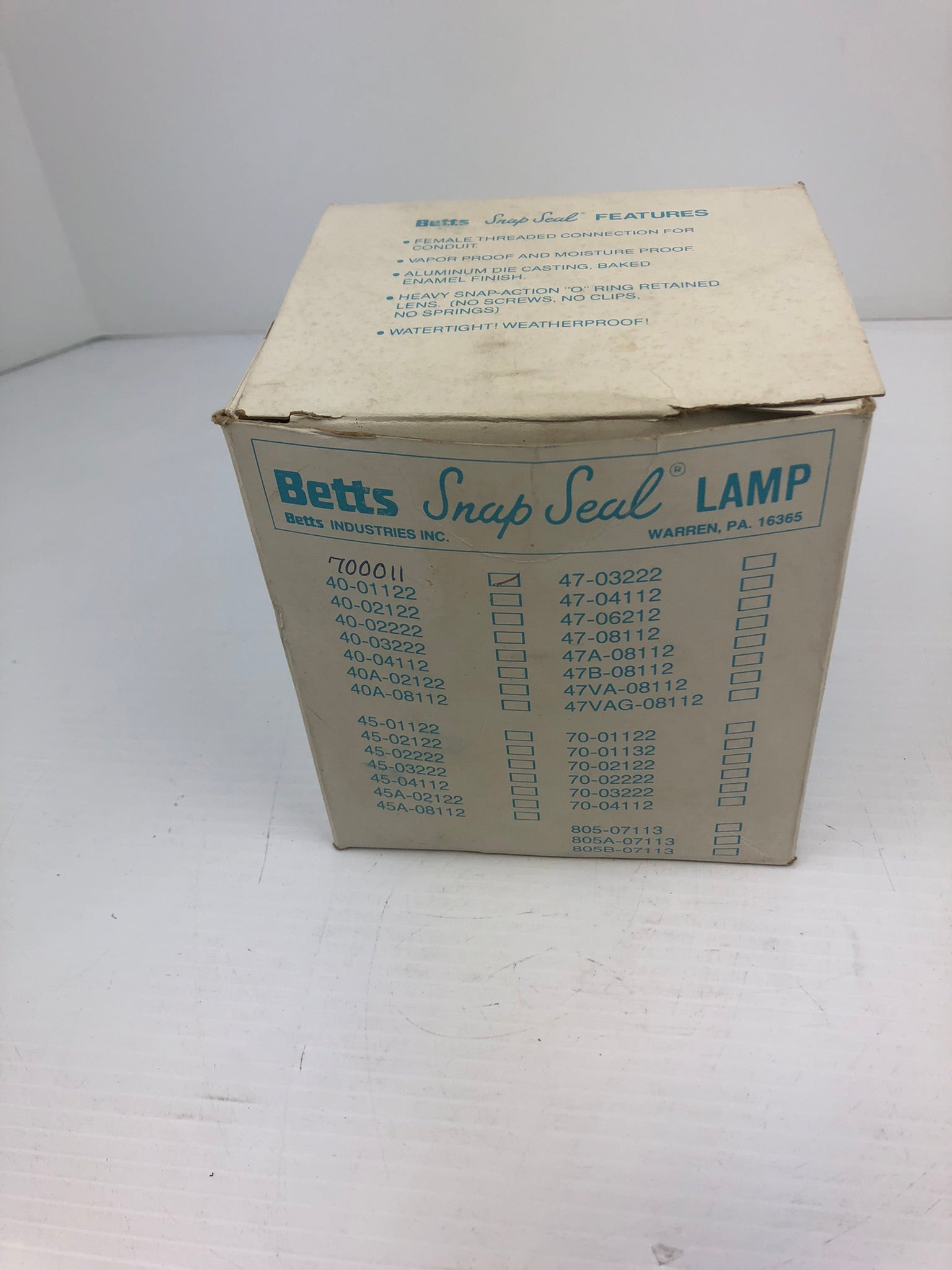 Betts Machine Co. B-70 SAE IP2ST-80 Snap Seal Lamp Red with Hardware ...