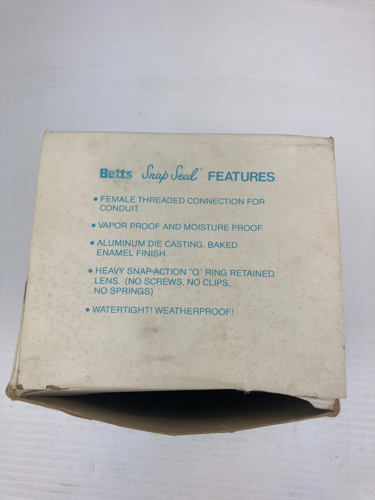 Betts Machine Co. B-70 SAE IP2ST-80 Snap Seal Lamp Red with Hardware ...