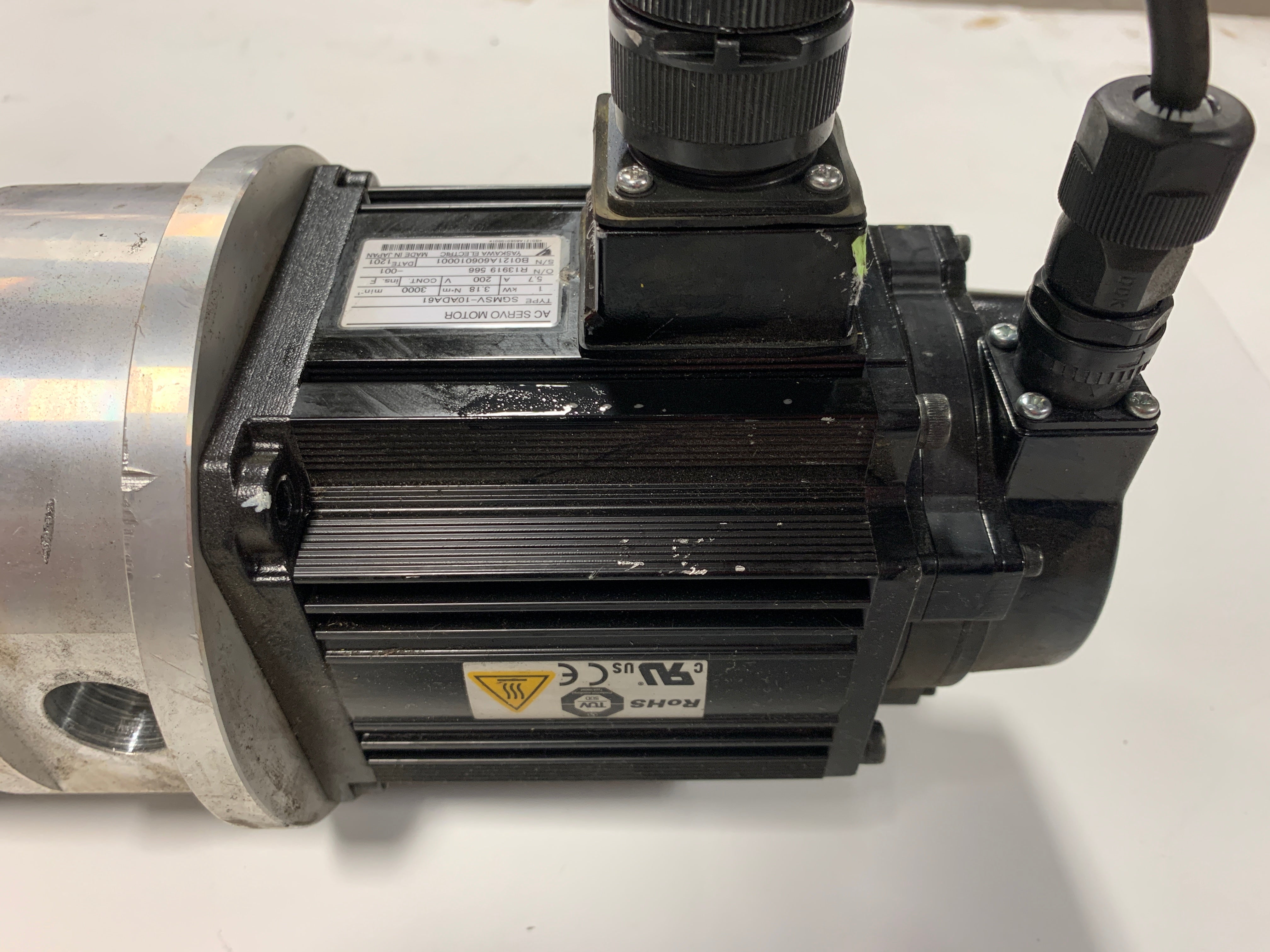 Yaskawa SGMSV-10ADA61 Servo Motor